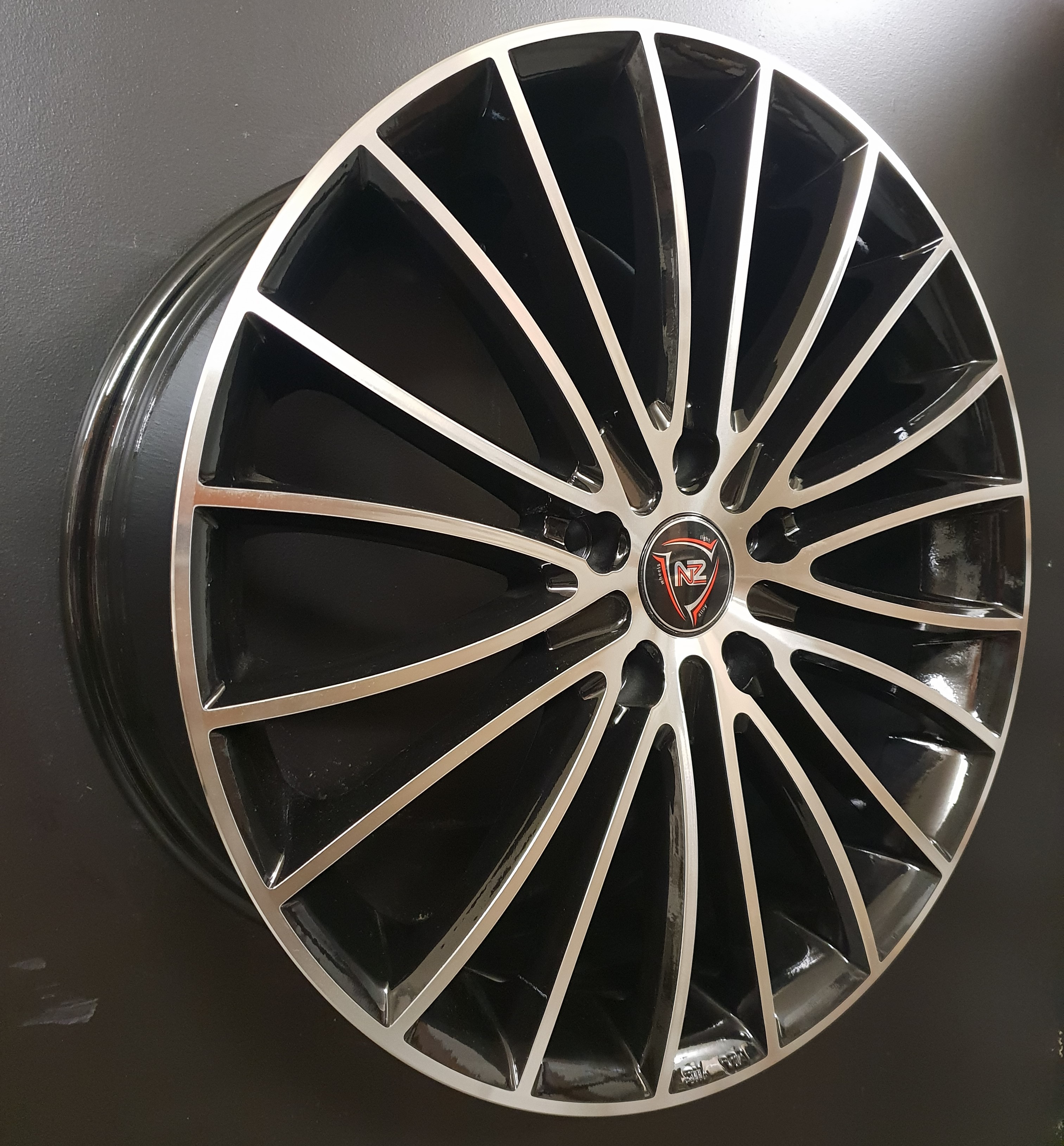 AW0078 18X7.5 Black machined face